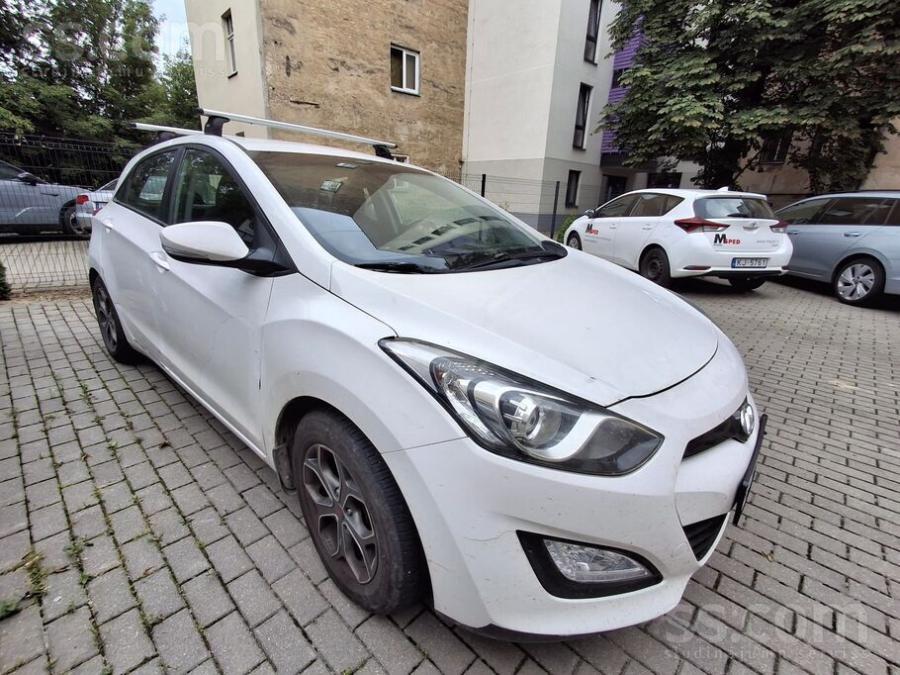 Balts Hyundai i30 2013 Rīga, ar dzinēja tilpumu 1.60 L un nobraukumu 306 tūkst. km par 3000 €, foto 4 vietnē AUTOMOTO.COM.LV