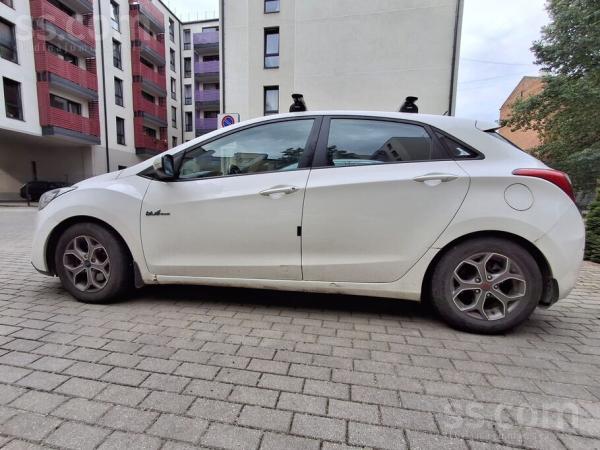 Balts Hyundai i30 2013 Rīga, ar dzinēja tilpumu 1.60 L un nobraukumu 306 tūkst. km par 3000 €, foto 4 vietnē AUTOMOTO.COM.LV