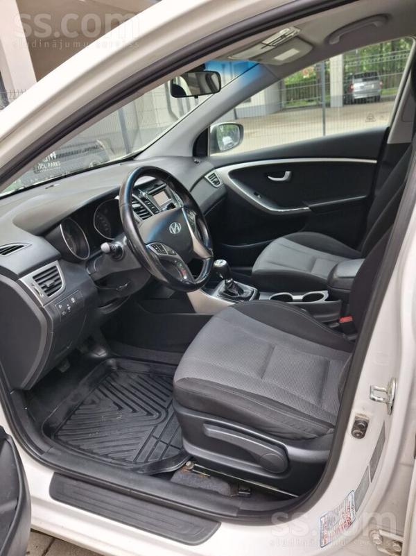 Balts Hyundai i30 2013 Rīga, ar dzinēja tilpumu 1.60 L un nobraukumu 306 tūkst. km par 3000 €, foto 5 vietnē AUTOMOTO.COM.LV