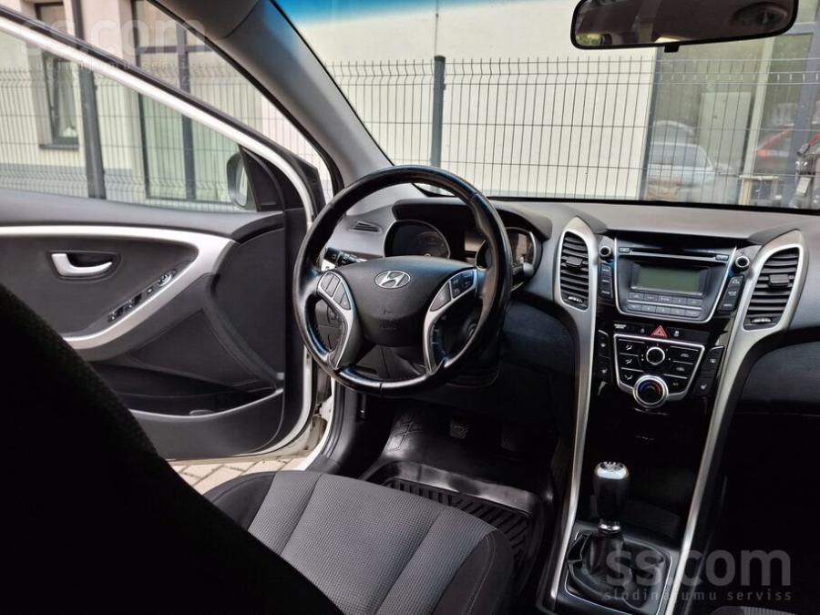 Balts Hyundai i30 2013 Rīga, ar dzinēja tilpumu 1.60 L un nobraukumu 306 tūkst. km par 3000 €, foto 8 vietnē AUTOMOTO.COM.LV