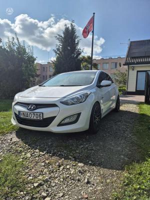 White Hyundai i30 2013 in Siauliai, with an engine capacity of 1.58 L and mileage of 271 thousand km for 4200 €, photo  on AUTOMOTO.COM.LV