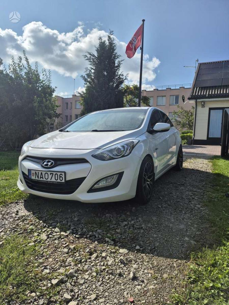 Balts Hyundai i30 2013 Šauļi, ar dzinēja tilpumu 1.58 L un nobraukumu 271 tūkst. km par 4200 €, foto 1 vietnē AUTOMOTO.COM.LV