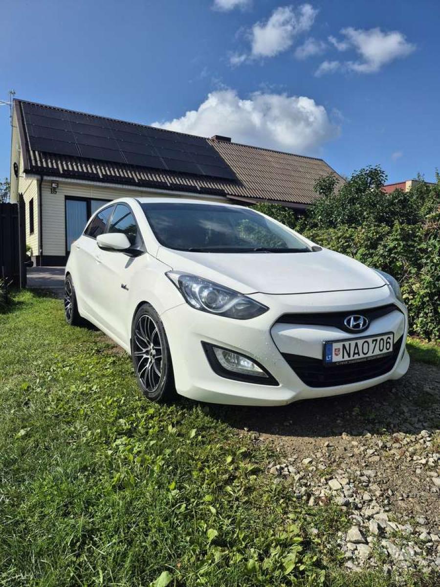 Balts Hyundai i30 2013 Šauļi, ar dzinēja tilpumu 1.58 L un nobraukumu 271 tūkst. km par 4200 €, foto 3 vietnē AUTOMOTO.COM.LV