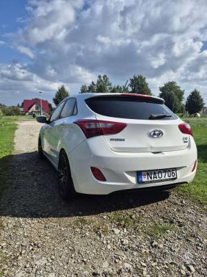 Balts Hyundai i30 2013 Šauļi, ar dzinēja tilpumu 1.58 L un nobraukumu 271 tūkst. km par 4200 €, foto 5 vietnē AUTOMOTO.COM.LV