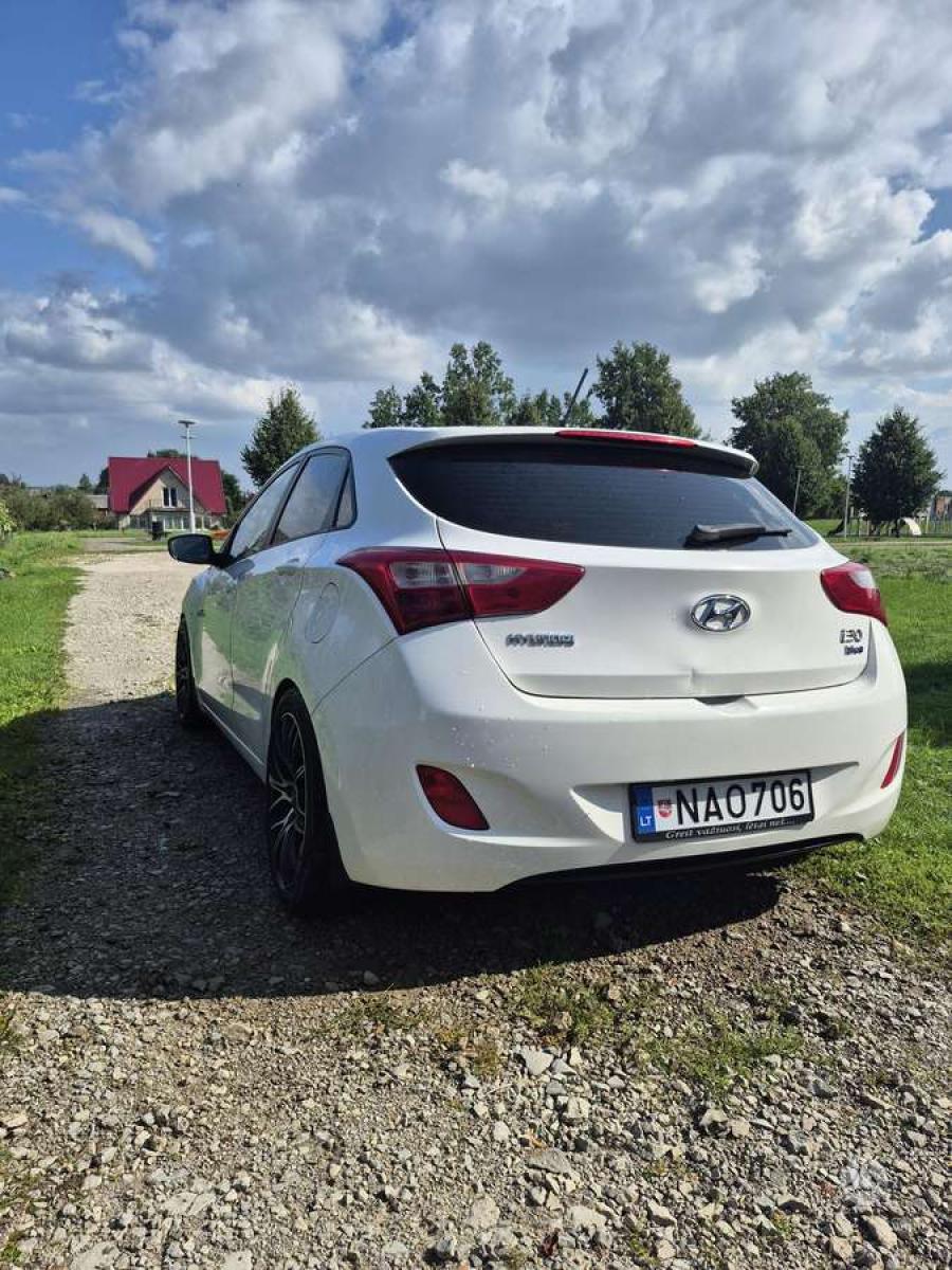 Balts Hyundai i30 2013 Šauļi, ar dzinēja tilpumu 1.58 L un nobraukumu 271 tūkst. km par 4200 €, foto 5 vietnē AUTOMOTO.COM.LV