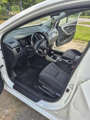 Balts Hyundai i30 2013 Šauļi, ar dzinēja tilpumu 1.58 L un nobraukumu 271 tūkst. km par 4200 €, foto 6 vietnē AUTOMOTO.COM.LV