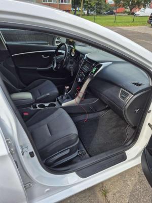 Balts Hyundai i30 2013 Šauļi, ar dzinēja tilpumu 1.58 L un nobraukumu 271 tūkst. km par 4200 €, foto 7 vietnē AUTOMOTO.COM.LV