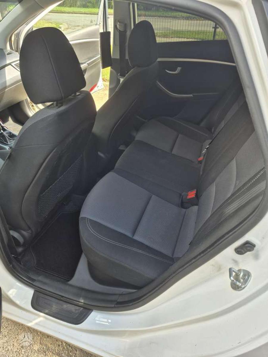 Balts Hyundai i30 2013 Šauļi, ar dzinēja tilpumu 1.58 L un nobraukumu 271 tūkst. km par 4200 €, foto 8 vietnē AUTOMOTO.COM.LV