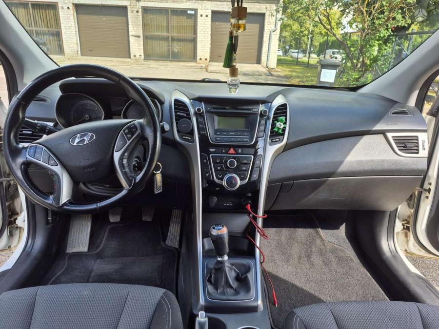 Balts Hyundai i30 2013 Šauļi, ar dzinēja tilpumu 1.58 L un nobraukumu 271 tūkst. km par 4200 €, foto 10 vietnē AUTOMOTO.COM.LV