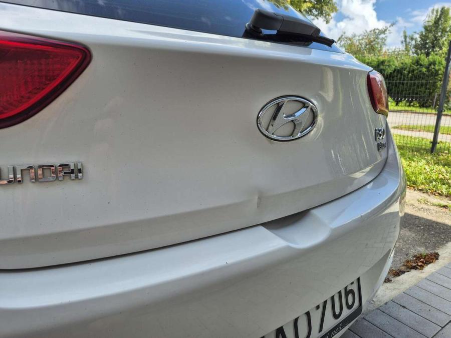 Balts Hyundai i30 2013 Šauļi, ar dzinēja tilpumu 1.58 L un nobraukumu 271 tūkst. km par 4200 €, foto 17 vietnē AUTOMOTO.COM.LV
