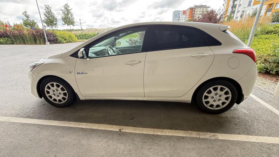 Balts Hyundai i30 2013 Tallina, ar dzinēja tilpumu 1.40 L un nobraukumu 186 tūkst. km par 3500 €, foto 3 vietnē AUTOMOTO.COM.LV