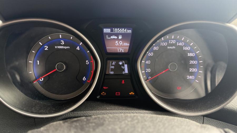 Balts Hyundai i30 2013 Tallina, ar dzinēja tilpumu 1.40 L un nobraukumu 186 tūkst. km par 3500 €, foto 8 vietnē AUTOMOTO.COM.LV