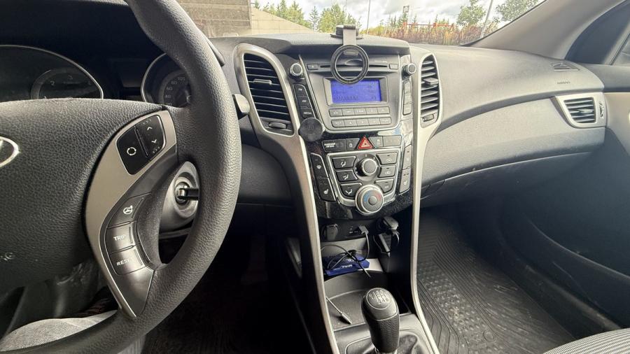 Balts Hyundai i30 2013 Tallina, ar dzinēja tilpumu 1.40 L un nobraukumu 186 tūkst. km par 3500 €, foto 12 vietnē AUTOMOTO.COM.LV
