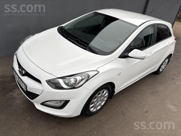 White Hyundai i30 2014 in Jelgava, with an engine capacity of 1.40 L and mileage of 226 thousand km for 3700 €, photo 1 on AUTOMOTO.COM.LV