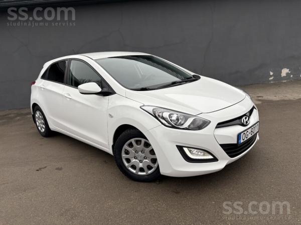 White Hyundai i30 2014 in Jelgava, with an engine capacity of 1.40 L and mileage of 226 thousand km for 3700 €, photo 3 on AUTOMOTO.COM.LV