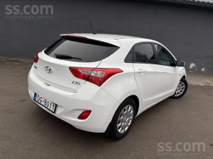 White Hyundai i30 2014 in Jelgava, with an engine capacity of 1.40 L and mileage of 226 thousand km for 3700 €, photo 4 on AUTOMOTO.COM.LV