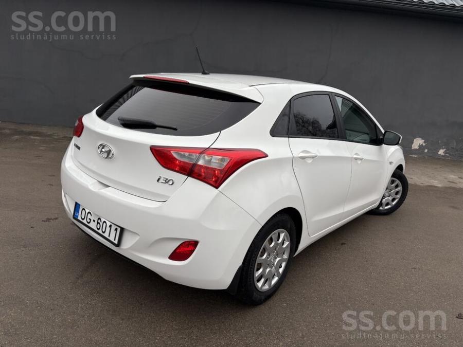 White Hyundai i30 2014 in Jelgava, with an engine capacity of 1.40 L and mileage of 226 thousand km for 3700 €, photo 4 on AUTOMOTO.COM.LV