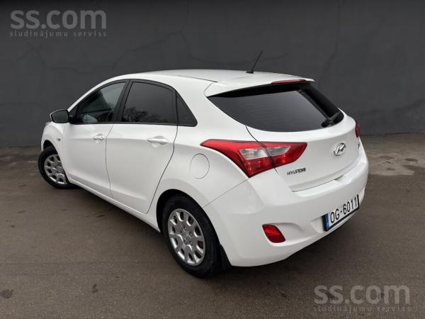 White Hyundai i30 2014 in Jelgava, with an engine capacity of 1.40 L and mileage of 226 thousand km for 3700 €, photo 5 on AUTOMOTO.COM.LV