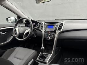 White Hyundai i30 2014 in Jelgava, with an engine capacity of 1.40 L and mileage of 226 thousand km for 3700 €, photo 8 on AUTOMOTO.COM.LV