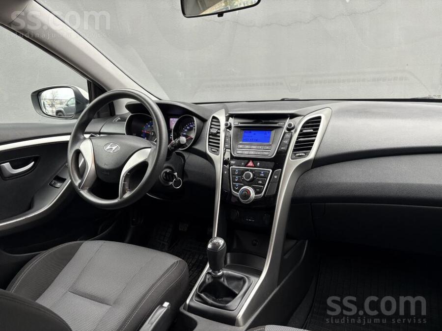 White Hyundai i30 2014 in Jelgava, with an engine capacity of 1.40 L and mileage of 226 thousand km for 3700 €, photo 8 on AUTOMOTO.COM.LV