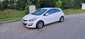 White Hyundai i30 2014 in Kaunas, with an engine capacity of 1.40 L and mileage of 275 thousand km for 2500 €, photo 2 on AUTOMOTO.COM.LV