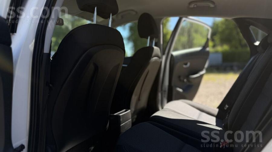 Белый Хендай i30 2014 в Рига, объемом двигателя 1.40 л и пробегом 188 тыс. км за 3590 €, фото 11 на AUTOMOTO.COM.LV