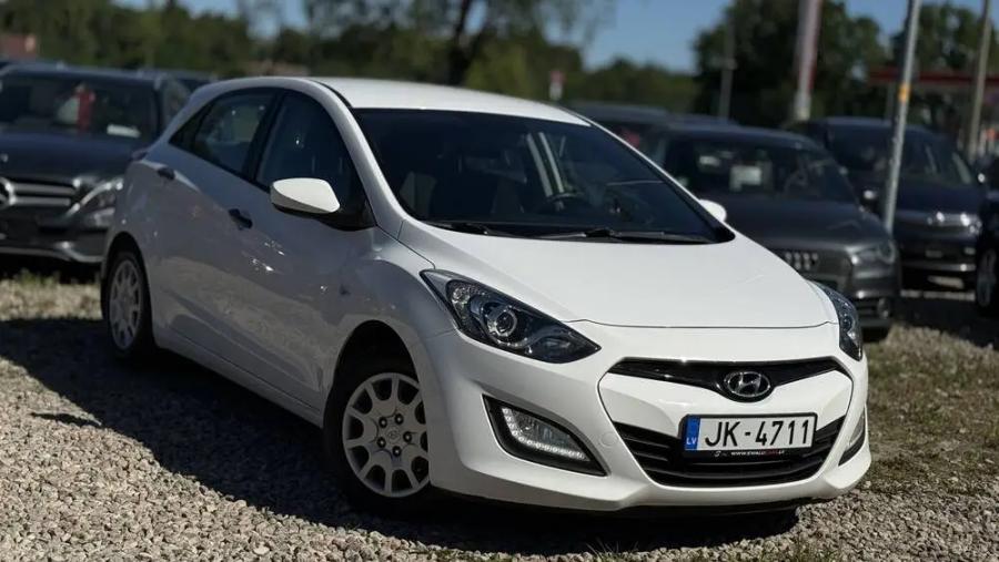 Balts Hyundai i30 2014 Jelgava, ar dzinēja tilpumu 1.40 L un nobraukumu 188 tūkst. km par 3590 €, foto 1 vietnē AUTOMOTO.COM.LV