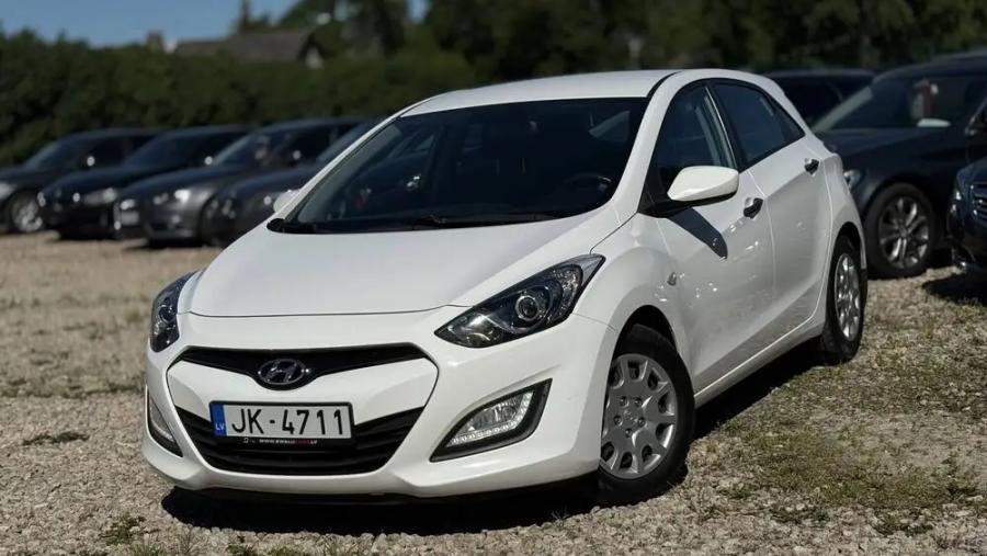 Balts Hyundai i30 2014 Jelgava, ar dzinēja tilpumu 1.40 L un nobraukumu 188 tūkst. km par 3590 €, foto 3 vietnē AUTOMOTO.COM.LV