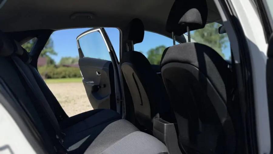Balts Hyundai i30 2014 Jelgava, ar dzinēja tilpumu 1.40 L un nobraukumu 188 tūkst. km par 3590 €, foto 10 vietnē AUTOMOTO.COM.LV