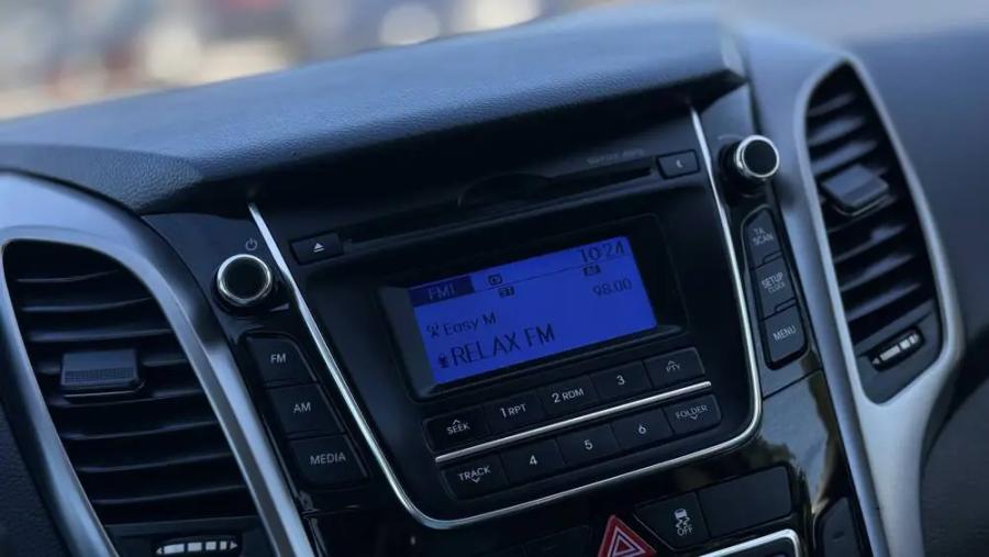 Balts Hyundai i30 2014 Jelgava, ar dzinēja tilpumu 1.40 L un nobraukumu 188 tūkst. km par 3590 €, foto 15 vietnē AUTOMOTO.COM.LV