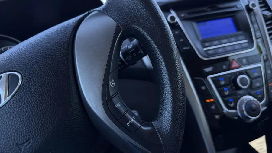 Balts Hyundai i30 2014 Jelgava, ar dzinēja tilpumu 1.40 L un nobraukumu 188 tūkst. km par 3590 €, foto 19 vietnē AUTOMOTO.COM.LV