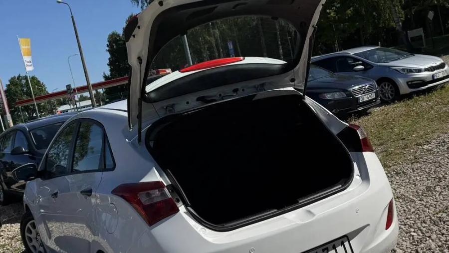 Balts Hyundai i30 2014 Jelgava, ar dzinēja tilpumu 1.40 L un nobraukumu 188 tūkst. km par 3590 €, foto 22 vietnē AUTOMOTO.COM.LV