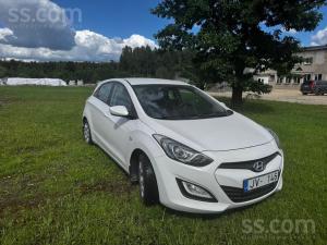 White Hyundai i30 2014 in Riga, with an engine capacity of 1.40 L and mileage of 185 thousand km for 3900 €, photo 3 on AUTOMOTO.COM.LV