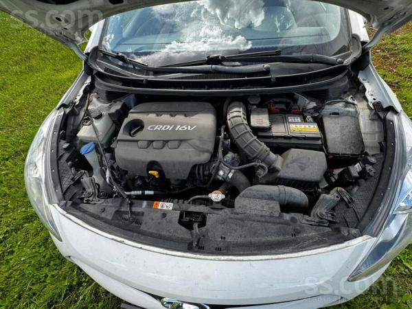 Balts Hyundai i30 2014 Rīga, ar dzinēja tilpumu 1.40 L un nobraukumu 185 tūkst. km par 3900 €, foto 5 vietnē AUTOMOTO.COM.LV