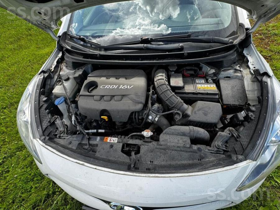 White Hyundai i30 2014 in Riga, with an engine capacity of 1.40 L and mileage of 185 thousand km for 3900 €, photo 6 on AUTOMOTO.COM.LV