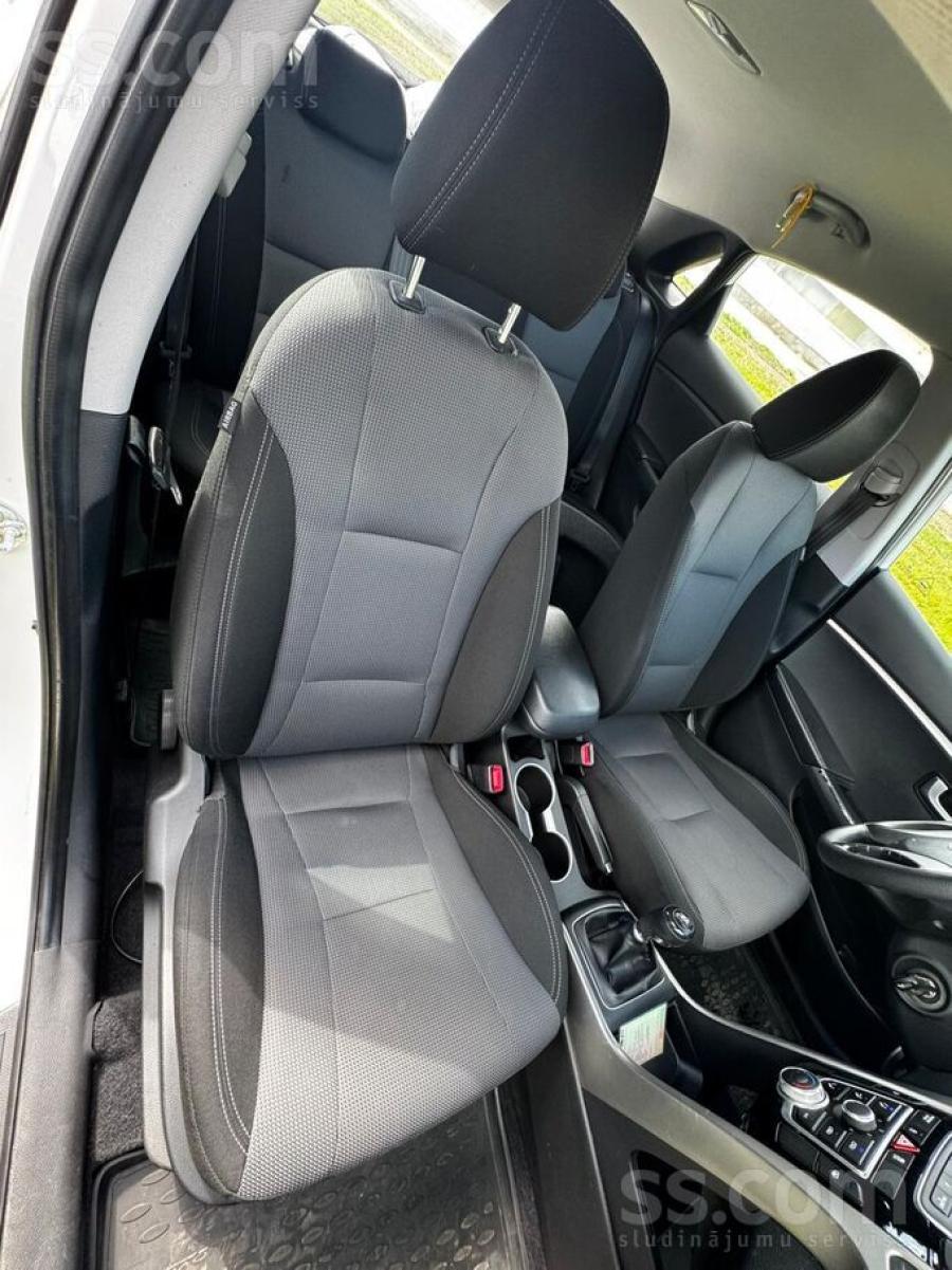 White Hyundai i30 2014 in Riga, with an engine capacity of 1.40 L and mileage of 185 thousand km for 3900 €, photo 7 on AUTOMOTO.COM.LV