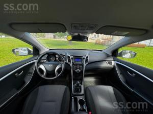 White Hyundai i30 2014 in Riga, with an engine capacity of 1.40 L and mileage of 185 thousand km for 3900 €, photo 10 on AUTOMOTO.COM.LV