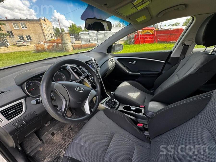 White Hyundai i30 2014 in Riga, with an engine capacity of 1.40 L and mileage of 185 thousand km for 3900 €, photo 11 on AUTOMOTO.COM.LV