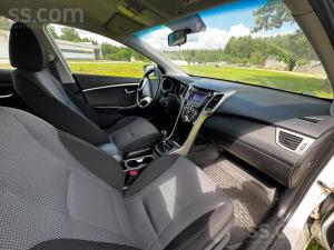 White Hyundai i30 2014 in Riga, with an engine capacity of 1.40 L and mileage of 185 thousand km for 3900 €, photo 13 on AUTOMOTO.COM.LV