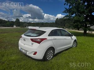 White Hyundai i30 2014 in Riga, with an engine capacity of 1.40 L and mileage of 185 thousand km for 3900 €, photo 15 on AUTOMOTO.COM.LV