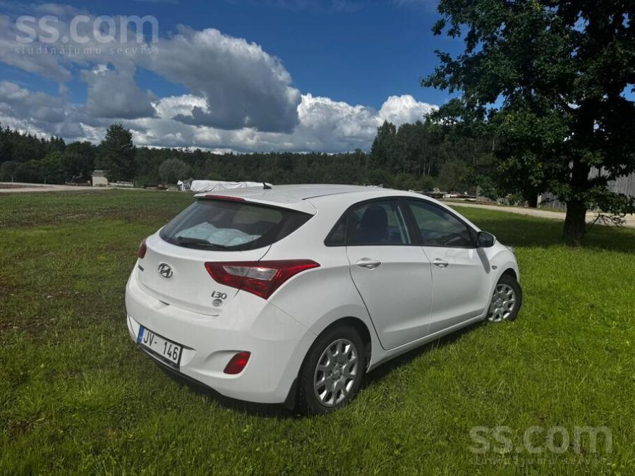 White Hyundai i30 2014 in Riga, with an engine capacity of 1.40 L and mileage of 185 thousand km for 3900 €, photo 15 on AUTOMOTO.COM.LV