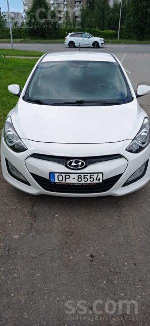 White Hyundai i30 2014 in Riga, with an engine capacity of 1.40 L and mileage of 380 thousand km for 3210 €, photo 3 on AUTOMOTO.COM.LV