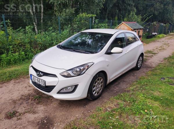 White Hyundai i30 2014 in Riga, with an engine capacity of 1.40 L and mileage of 178 thousand km for 3200 €, photo 1 on AUTOMOTO.COM.LV