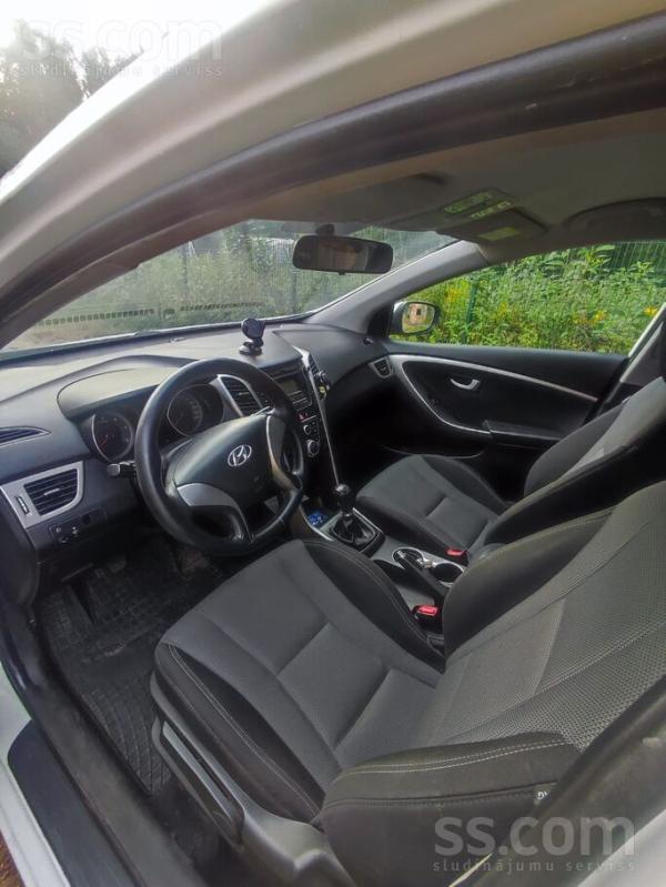 White Hyundai i30 2014 in Riga, with an engine capacity of 1.40 L and mileage of 178 thousand km for 3200 €, photo 6 on AUTOMOTO.COM.LV