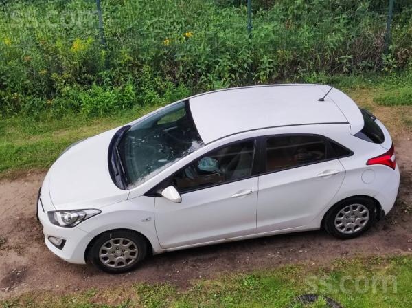 White Hyundai i30 2014 in Riga, with an engine capacity of 1.40 L and mileage of 178 thousand km for 3200 €, photo 7 on AUTOMOTO.COM.LV