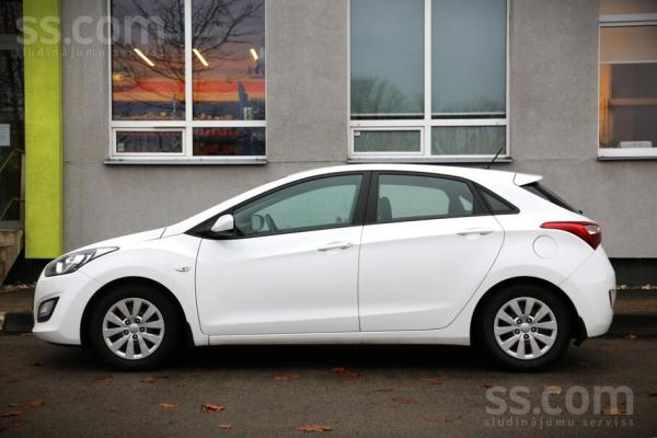 White Hyundai i30 2015 in Riga, with an engine capacity of 1.40 L and mileage of 133 thousand km for 5495 €, photo 2 on AUTOMOTO.COM.LV
