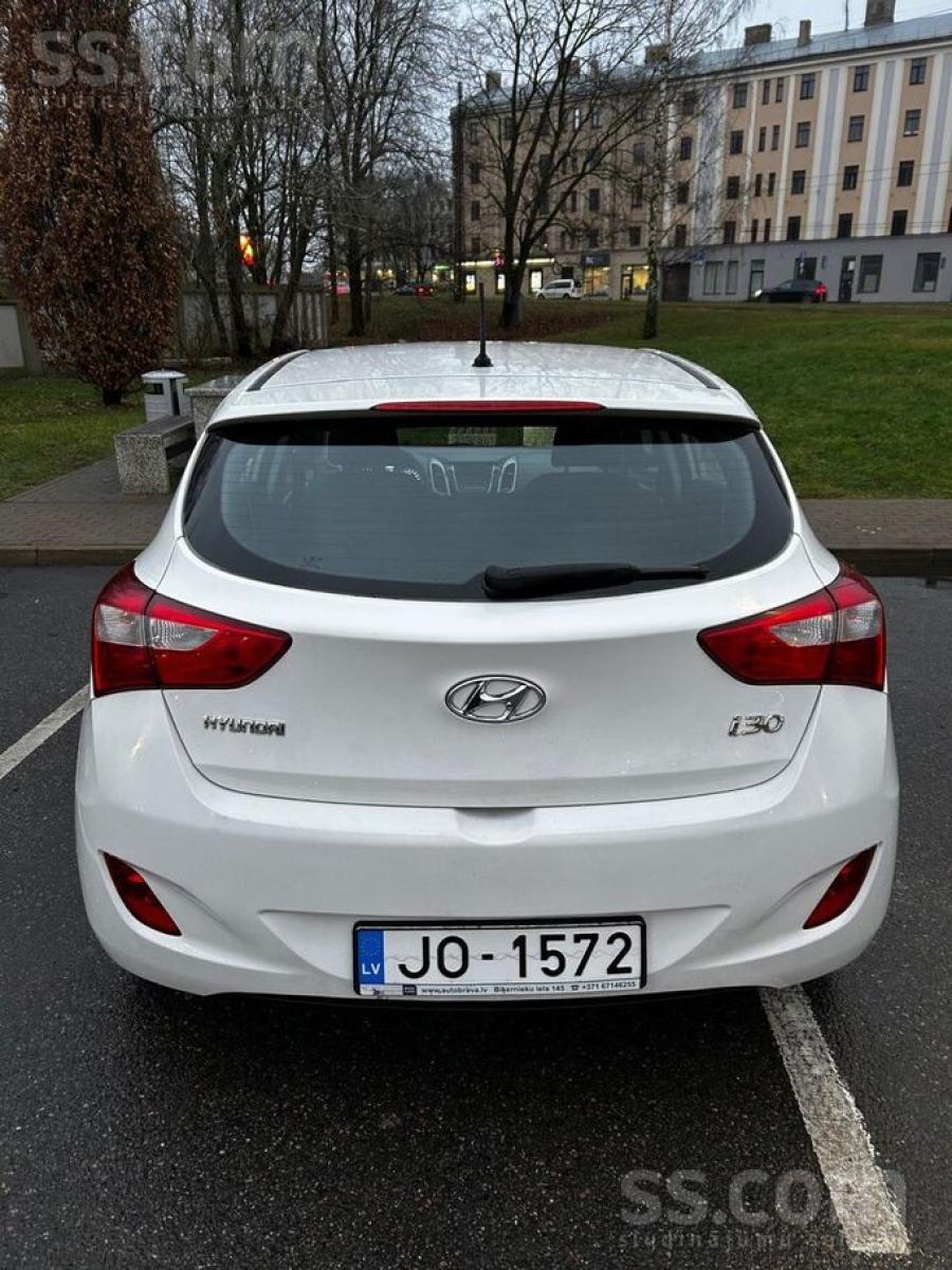 White Hyundai i30 2015 in Riga, with an engine capacity of 1.40 L and mileage of 161 thousand km for 4900 €, photo 4 on AUTOMOTO.COM.LV