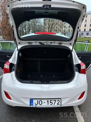 White Hyundai i30 2015 in Riga, with an engine capacity of 1.40 L and mileage of 161 thousand km for 4900 €, photo 5 on AUTOMOTO.COM.LV
