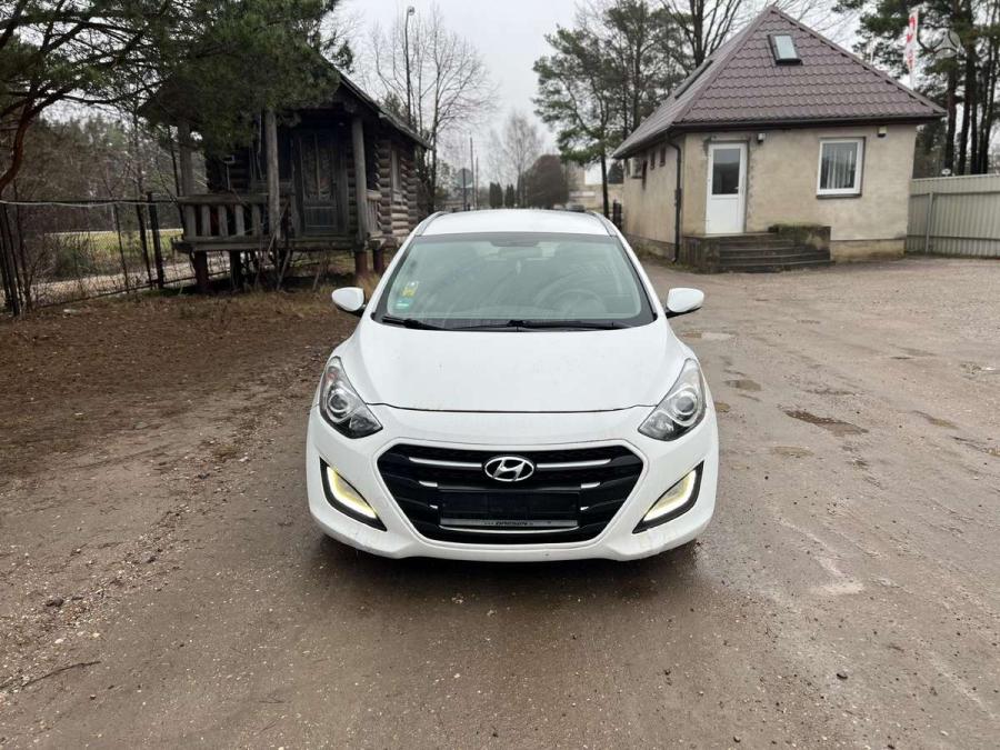 Balts Hyundai i30 2016 Utena, ar dzinēja tilpumu 1.58 L un nobraukumu 300 tūkst. km par 4350 €, foto 2 vietnē AUTOMOTO.COM.LV