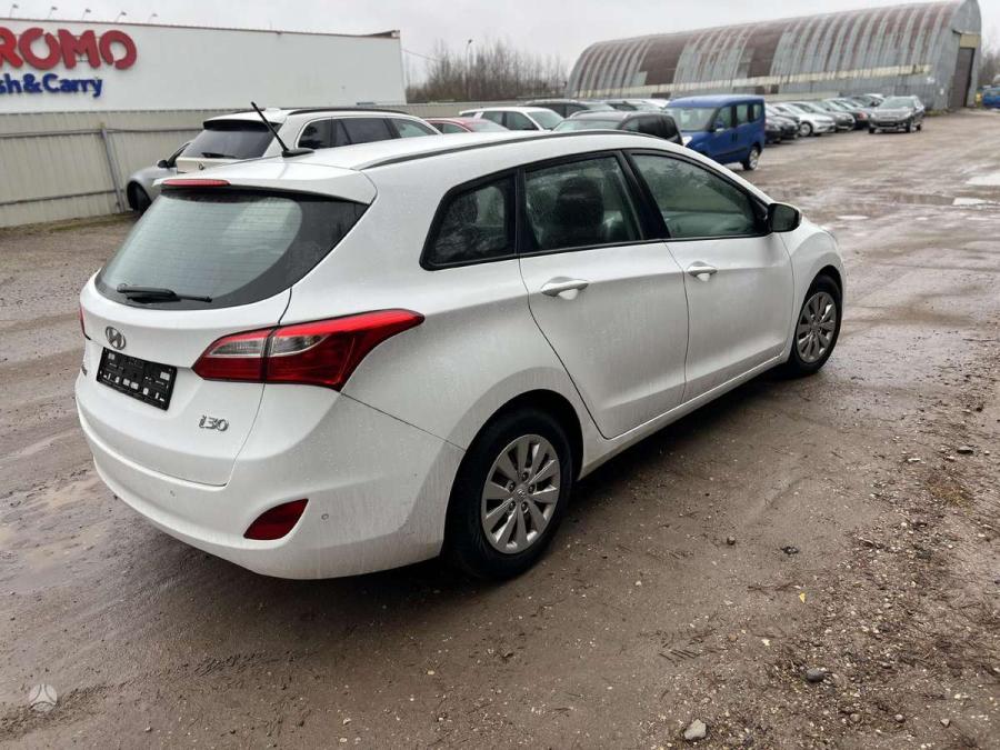 Balts Hyundai i30 2016 Utena, ar dzinēja tilpumu 1.58 L un nobraukumu 300 tūkst. km par 4350 €, foto 6 vietnē AUTOMOTO.COM.LV